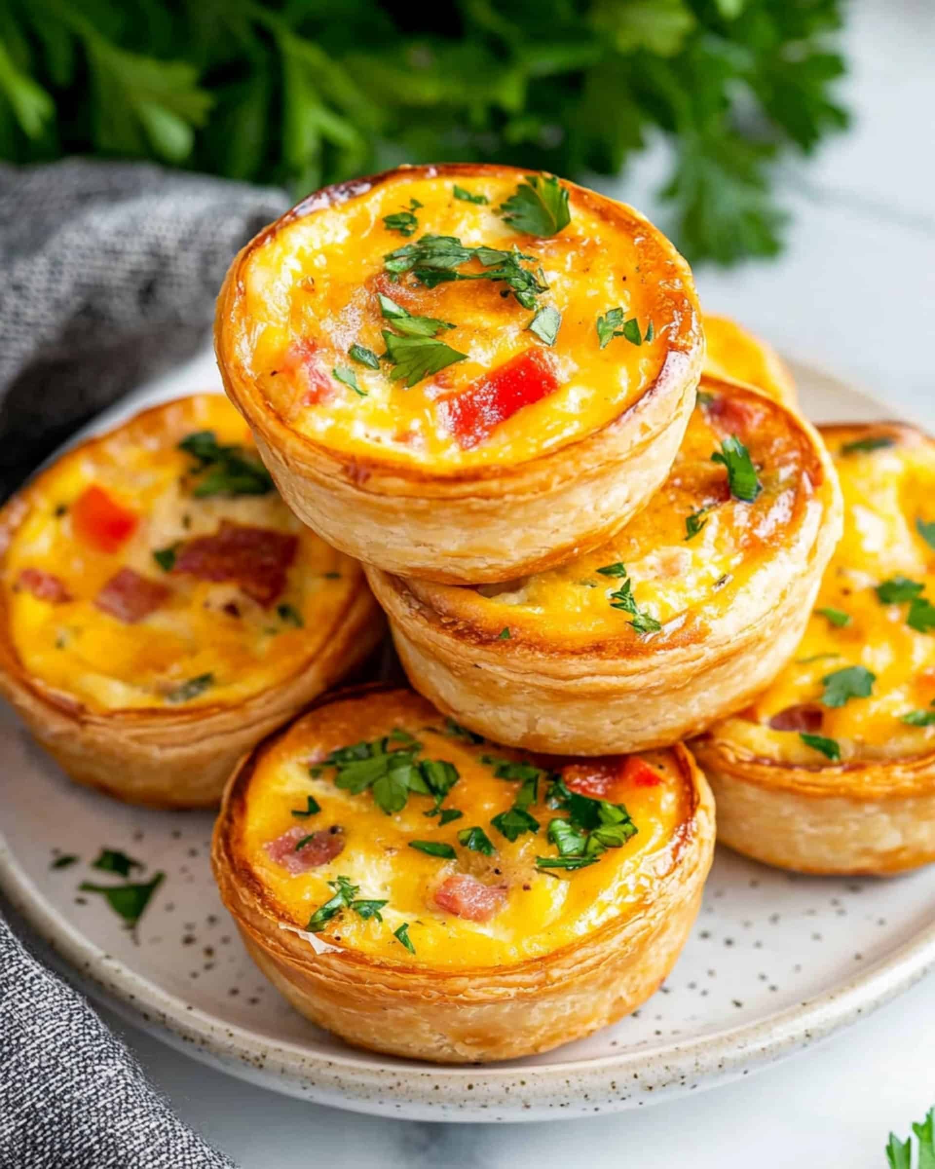 Mini Quiche Recipe - YummyHere
